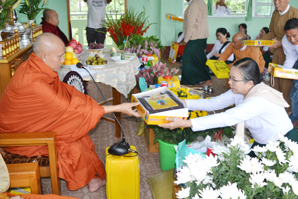 တန့်ယန်းမြို့နယ် အမှတ် ၁ အခြေခံပညာအထက်တန်းကျောင်း၌ ဝါဆိုသင်္ကန်း ဆက်ကပ
